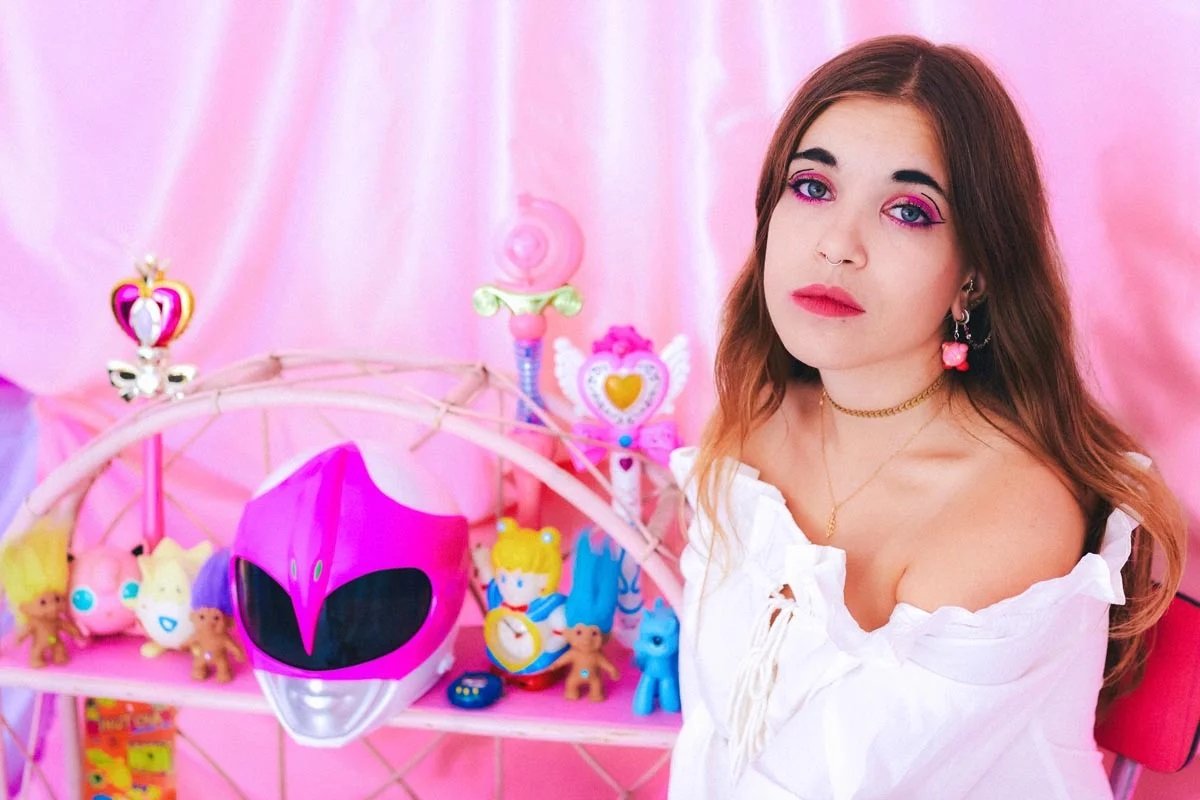Marta Movidas entrega una joya retrofuturista con 'Qué le digo a mis ...