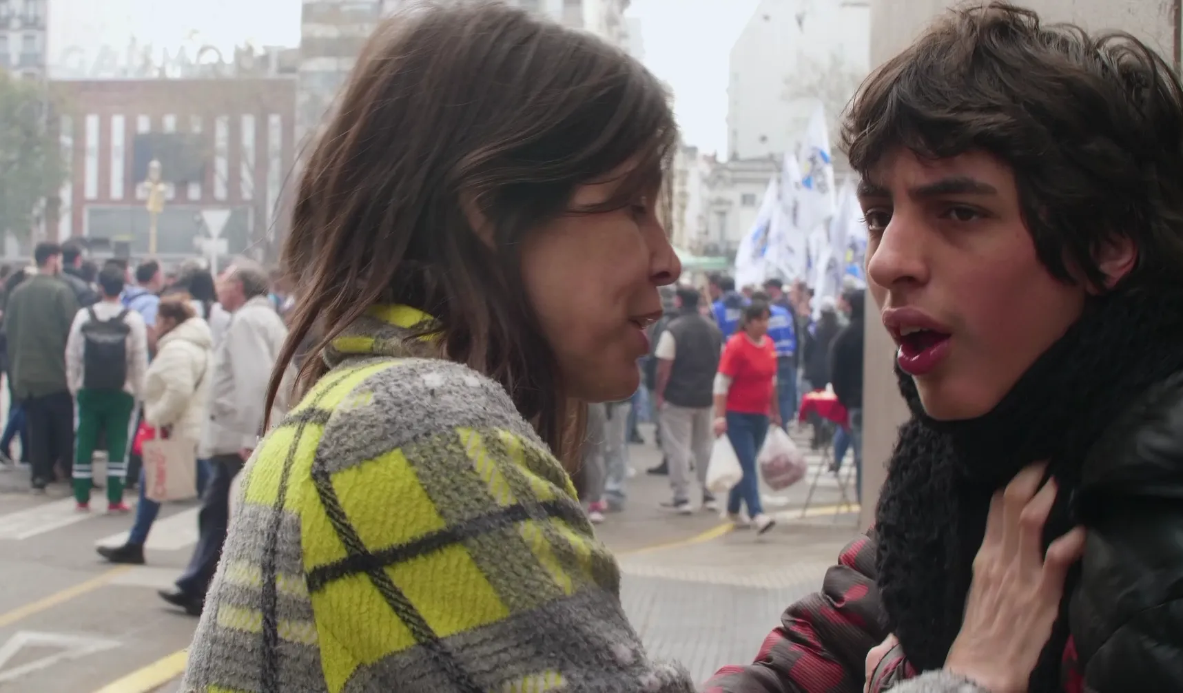 'Presente continuo': crítica de la nueva película de Valentina Bassi y Lisandro Rosell | Mindies